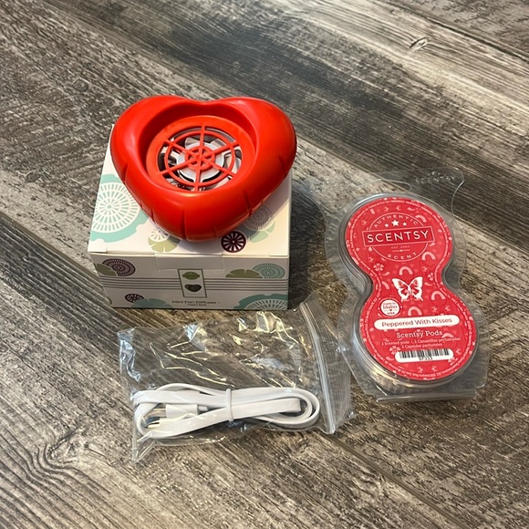 Scentsy | Accents | Scentsy Heart Mini Fan Diffuser And Scent Pods ...